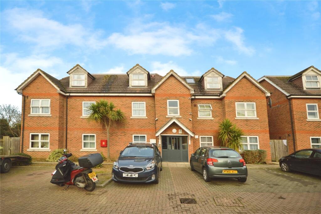 1 bedroom flat for sale in Arden Close, Whitton, Twickenham, TW2