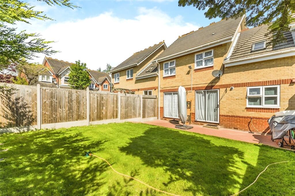 4 bedroom link detached house for sale in Hadleigh Drive, Sutton, SM2