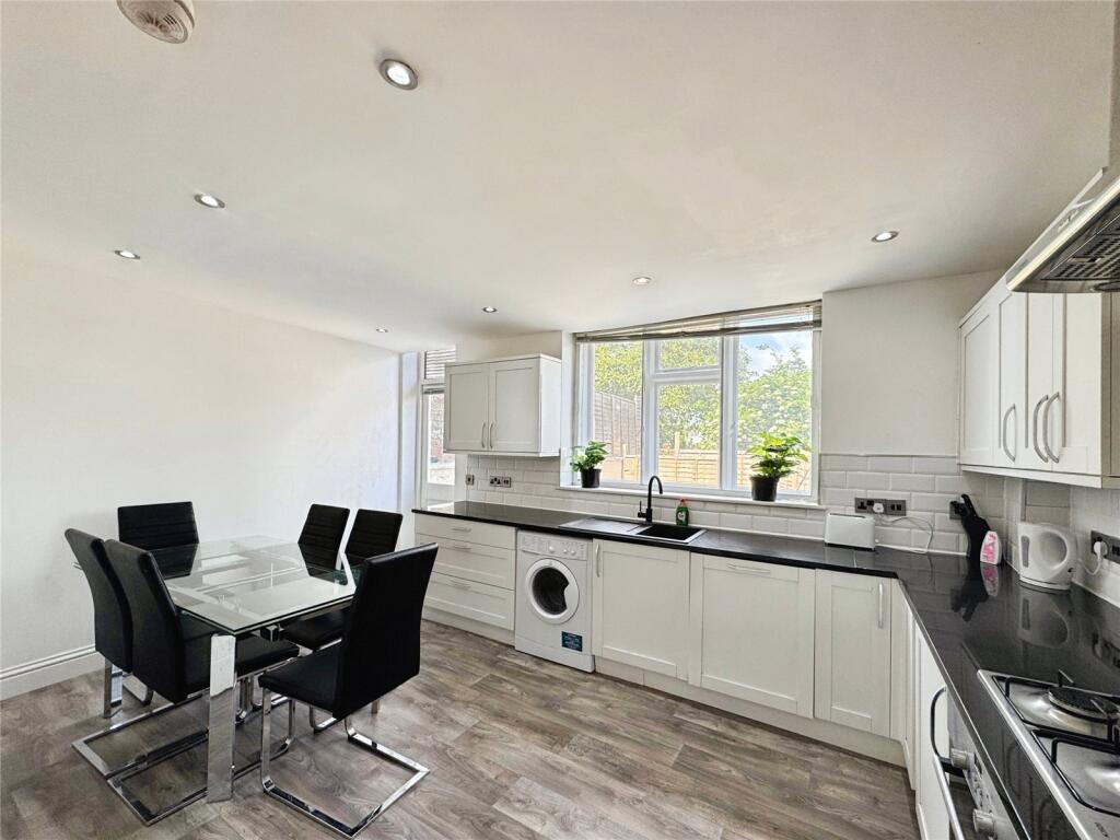 4 bedroom terraced house for sale in West Street, Faversham, Kent, ME13