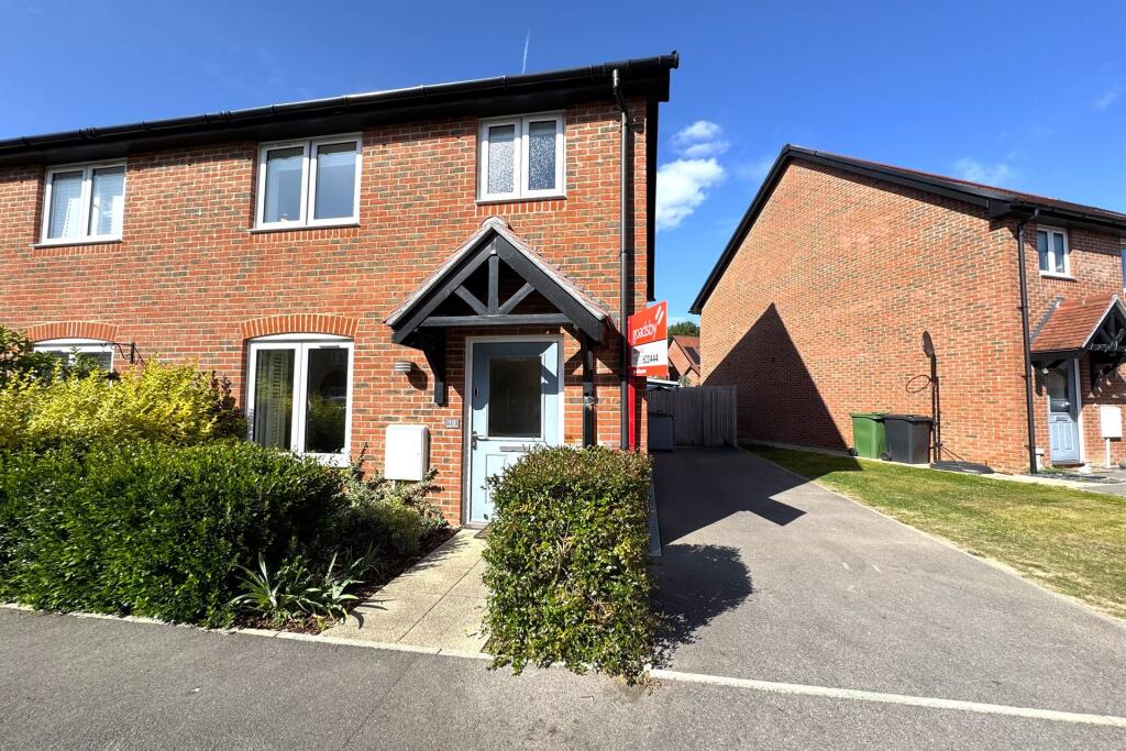 3 bedroom semi-detached house for sale in Colden Common, SO21