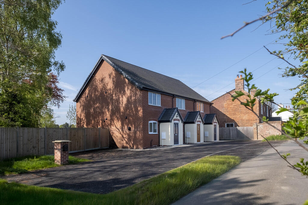 2 bedroom terraced house for sale in Church Lane, Fritton, Norfolk, NR31