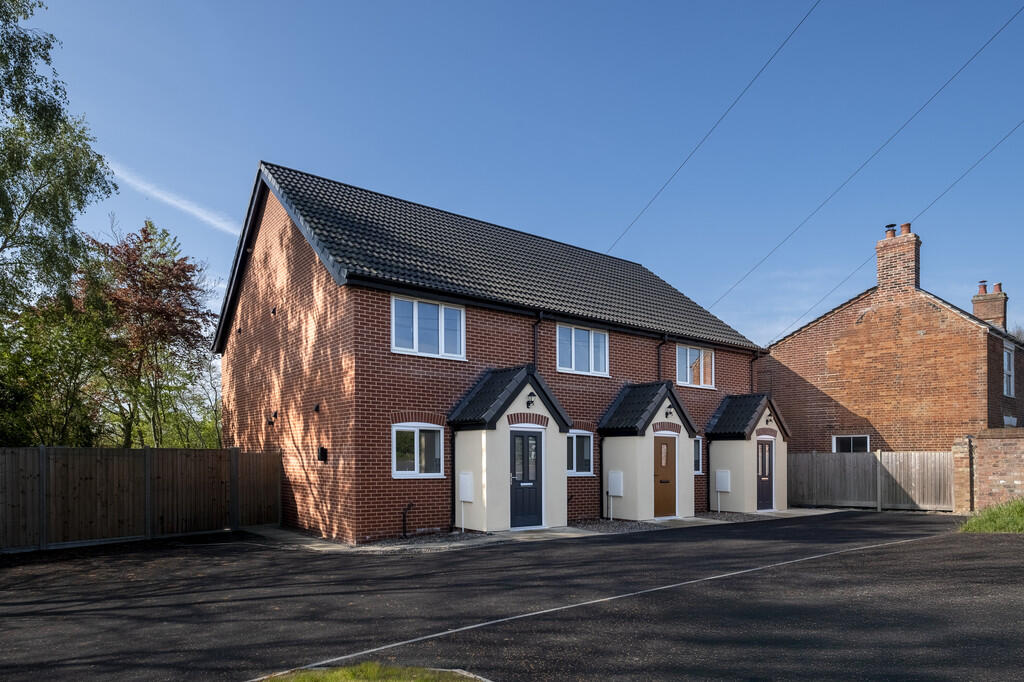 2 bedroom terraced house for sale in Church Lane, Fritton, Norfolk, NR31