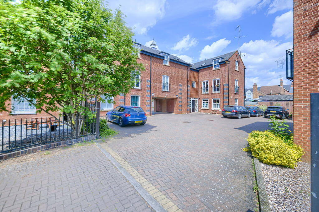 2 bedroom ground floor flat for sale in 111 St Marys Road, Market ...