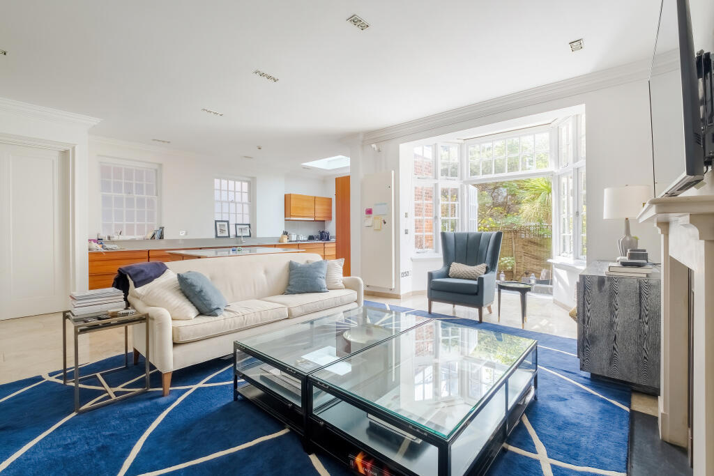 6 bedroom terraced house for sale in Hamilton Terrace, London, NW8