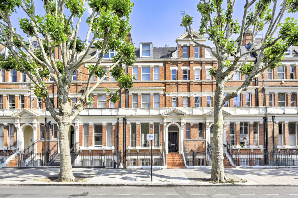 4 bedroom flat for sale in Sutherland Avenue, London, W9