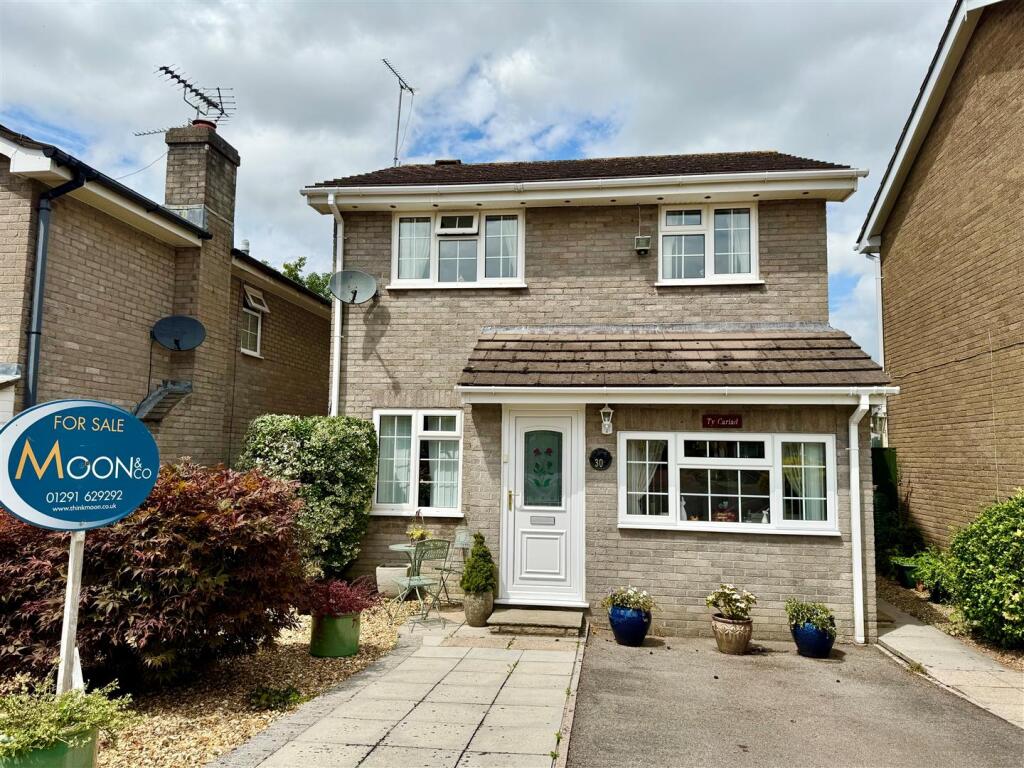 3 bedroom detached house for sale in Piercefield Avenue, Chepstow, NP16