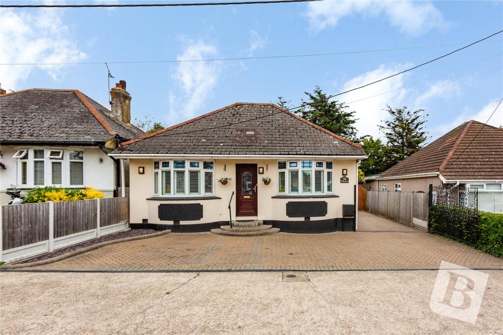 2 bedroom detached bungalow for sale in Ramsay Drive, Basildon, Essex, SS16