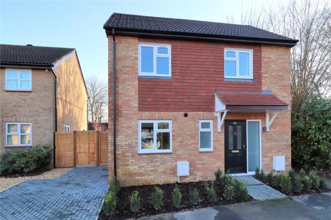 2 Bedroom Detached House For Sale In Woking Surrey Gu21 Gu21