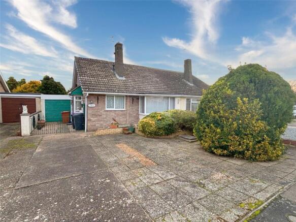 2 bedroom bungalow for sale in St. Giles Avenue, Sleaford, Lincolnshire ...