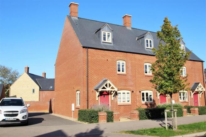 3 Bedroom End Of Terrace House For Sale In Poppyfields Way Brackley Nn13