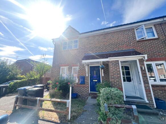 3 bedroom end of terrace house for rent in Bryony Close, Loughton, IG10
