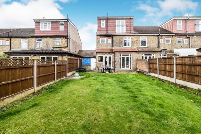 4 Bedroom End Of Terrace House For Sale In Dawlish Drive Ilford Ig3 Ig3
