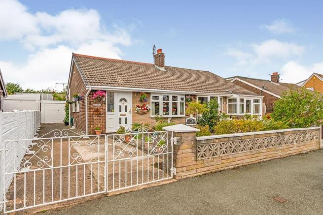 2 Bedroom Bungalow For Sale In Ilfracombe Road Sutton Leach St