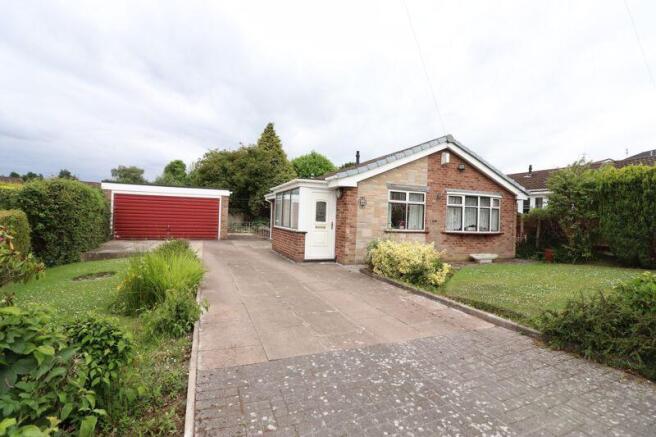 2 bedroom detached bungalow for sale in Bladon Close, Wedgwood Farm ...