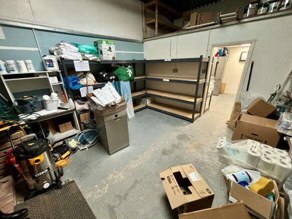 Light industrial facility to lease in Store Unit, Ashey Vineyard, PO33