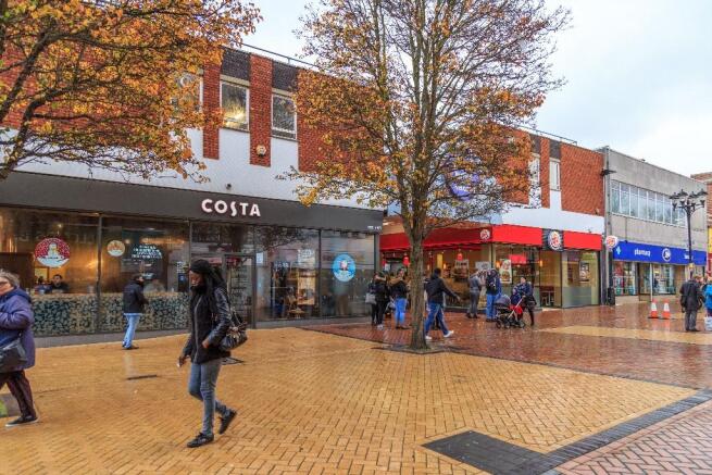 Retail Property (high street) to rent in The Mall, Grays, Essex, RM17, RM17