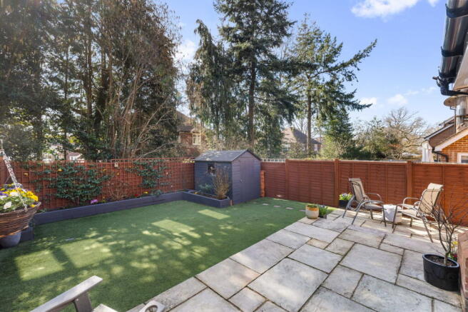 4 bedroom terraced house for sale in Beacon Rise, East Grinstead, RH19 ...