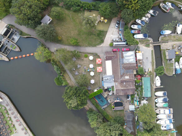 6 bedroom detached house for sale in Hampstead Lane, Yalding, ME18