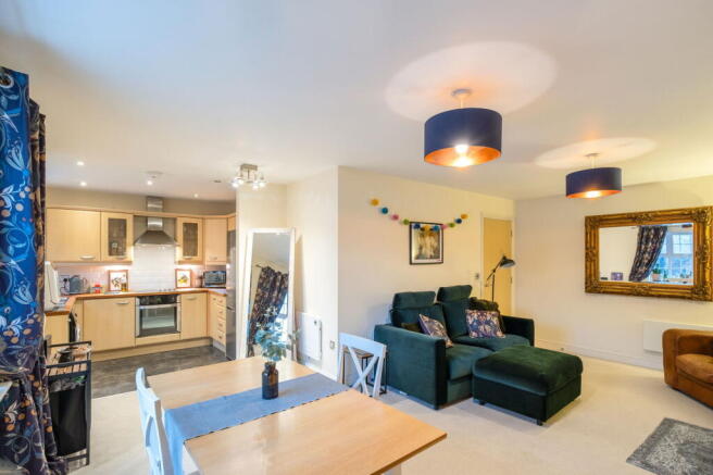 2 bedroom apartment for sale in Manor Gardens Close, Loughborough, LE11