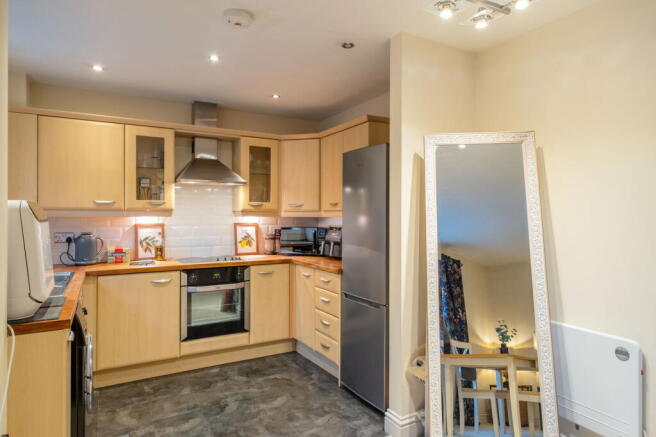 2 bedroom apartment for sale in Manor Gardens Close, Loughborough, LE11