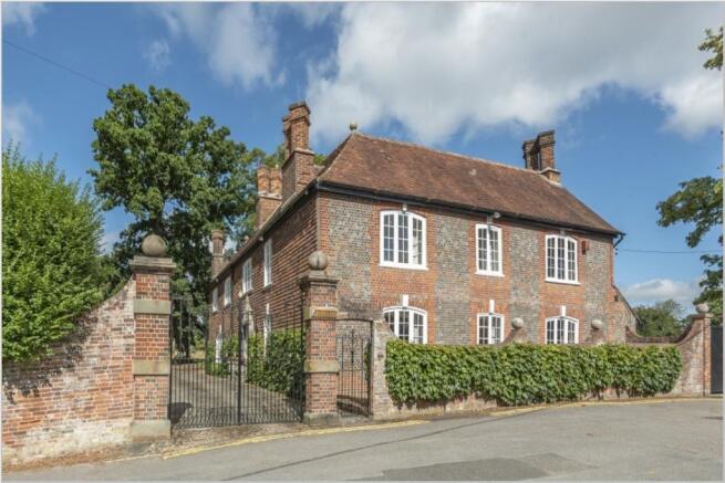 6 Bedroom Detached House For Sale In High Street Bursledon