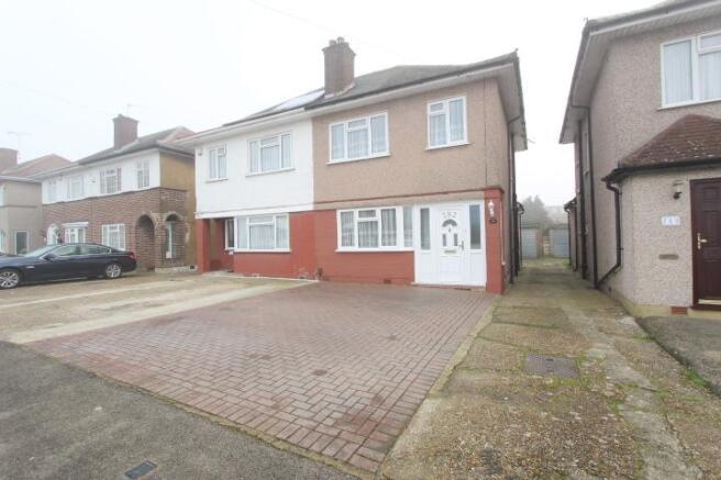 3 Bedroom Semi Detached House For Sale In Lansbury Drive Hayes