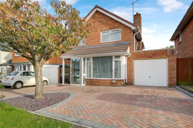 3 Bedroom Detached House For Sale In Windsor Road Lawn Swindon
