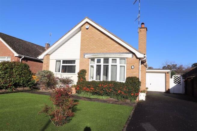 3 Bedroom Detached Bungalow For Sale In Newbold Terrace East