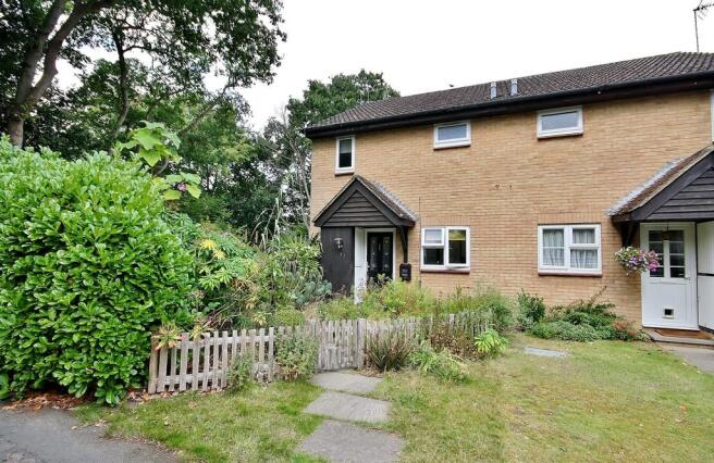 1 Bedroom End Of Terrace House For Sale In Goldsworth Park Woking Gu21