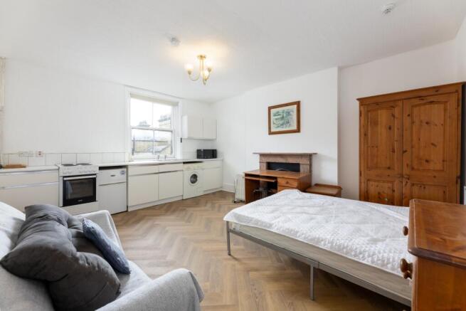 Studio flat for rent in 7 De Vere Gardens, London, W8