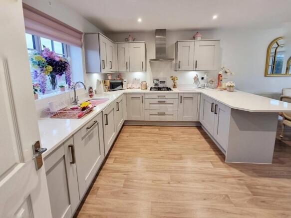 4 Bedroom Detached House For Sale In Juniper Drive Houghton Conquest