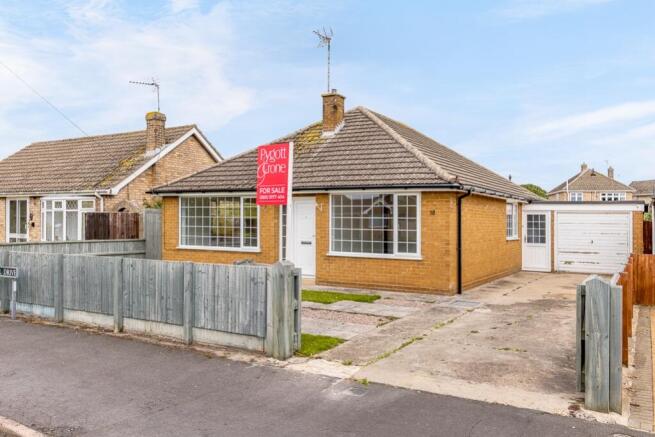 3 bedroom detached bungalow for sale in Cathedral Drive, Spalding ...