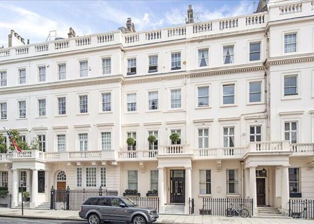 What's an example of upper-class, middle-class, and lower-class housing ...