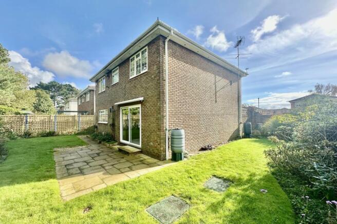 4 Bedroom Detached House For Sale In Wishart Gardens Muscliff