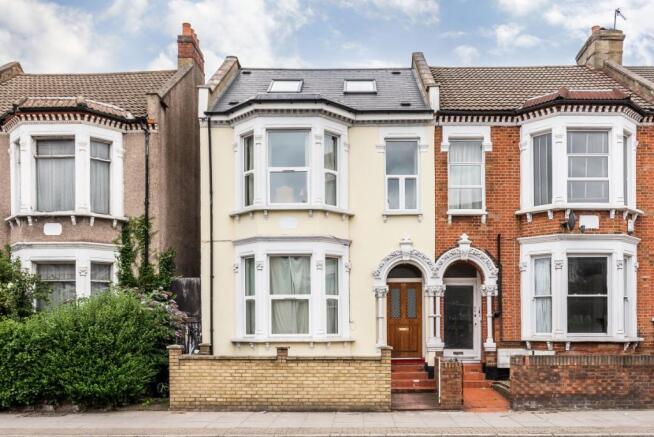 3 bedroom flat to rent in Tooting Bec Road London SW17, SW17