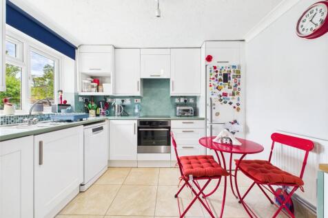 Properties For Sale in Winnersh | Rightmove