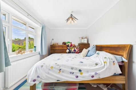 Properties For Sale in Winnersh | Rightmove