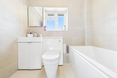 Properties For Sale in Winnersh | Rightmove