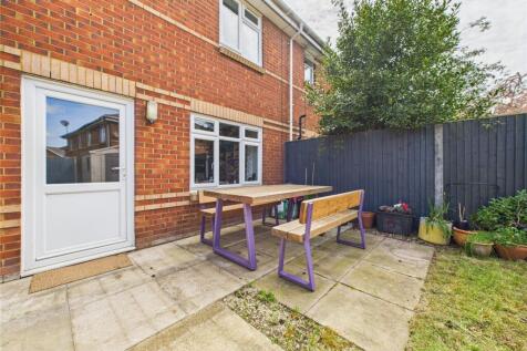 Properties For Sale in Winnersh | Rightmove