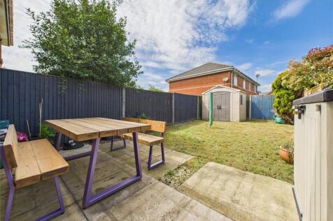 Properties For Sale in Winnersh | Rightmove