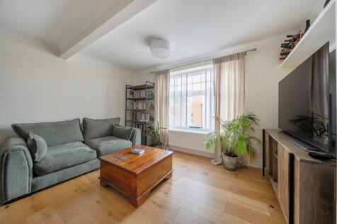 Properties For Sale in St. Albans | Rightmove