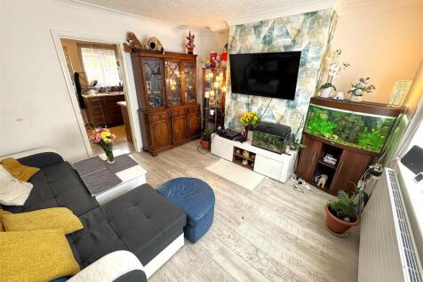 Properties For Sale in NN17 | Rightmove