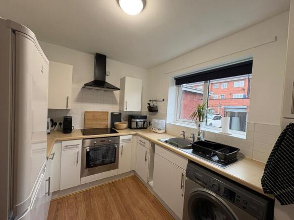 2 bedroom ground floor flat for sale in Barnfield Walk, Altrincham ...