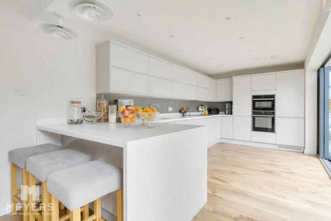 5 bedroom detached house for sale in Highfield Road, Ferndown, BH22 0, BH22