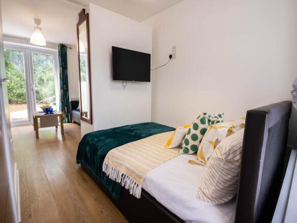 Studio flat for rent in 1 Woodland Way, Canterbury, , CT2