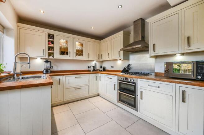 3 bedroom detached house for sale in Iona Close, Hailsham, BN27