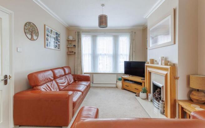 2 bedroom terraced house for sale in Clarence Road, PO30