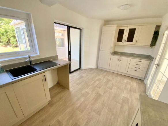 3 bedroom semi-detached house for sale in ROWLEY REGIS, Petersfield ...