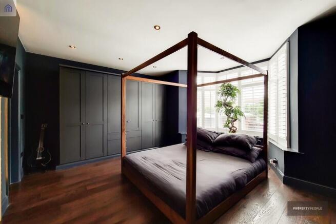 2 bedroom ground floor maisonette for rent in Home Park Road, London, SW19