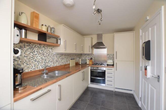 4 bedroom end of terrace house for sale in Wagstaff Way, Salisbury , SP2